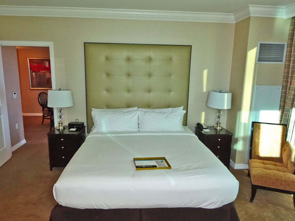 Checking In: One Bedroom Balcony Suite at The Signature - Top10Vegas.com